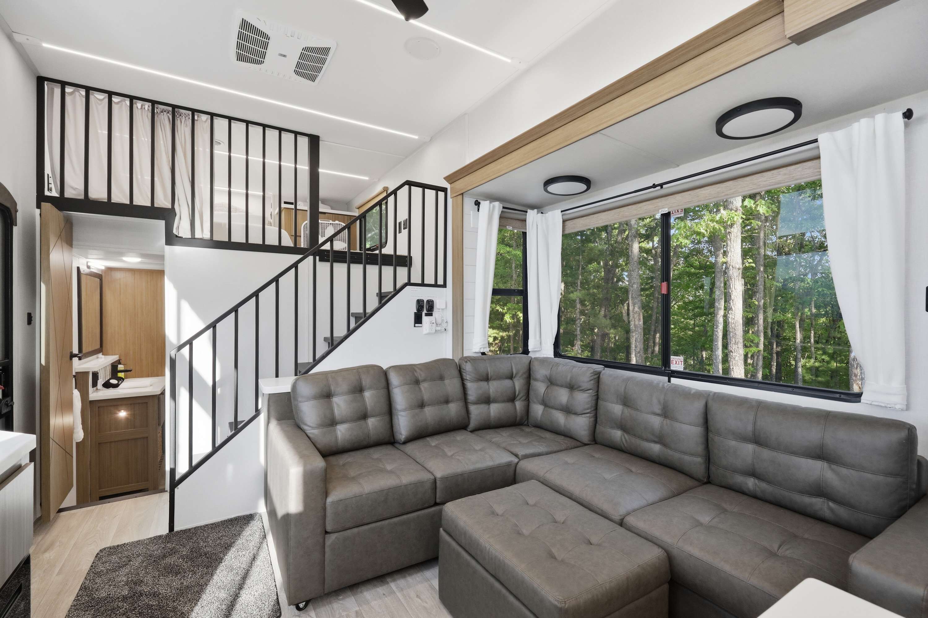The Pine- Smoky Mountains View Tiny House W/ Hot Tub & Deck - Maryville, TN
