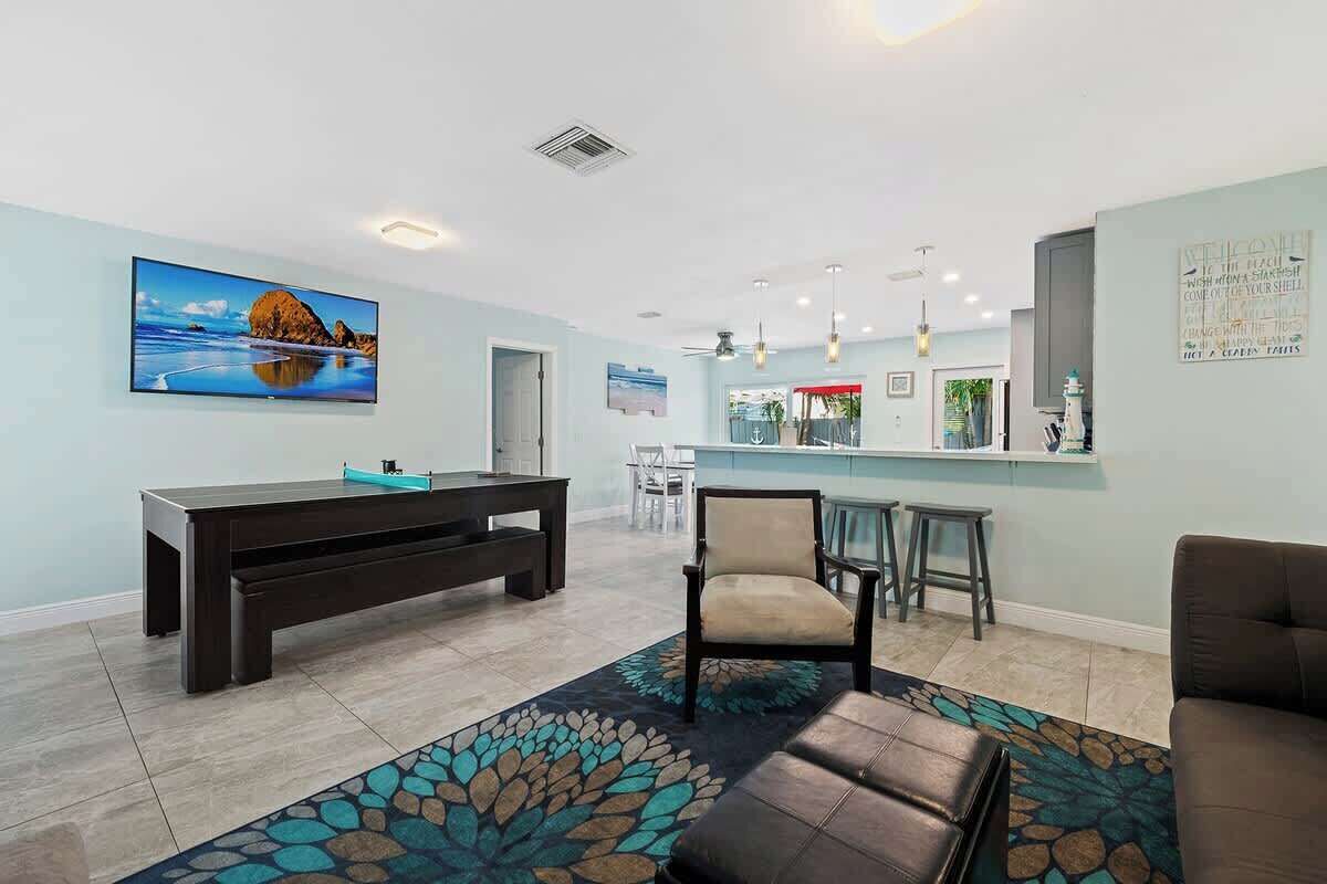 Tropical Spa! Hot Tub, Ping Pong Table, 5min To Beach, Airport, & Downtown! - Miramar, FL