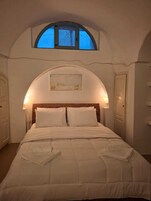 Suíte estúdio clássica, 1 cama Queen, para não fumantes, aceita animais de estimação | Ferros/tábuas de passar roupa, Wi-Fi de cortesia