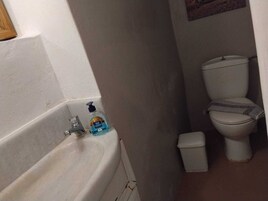 Suite-Estúdio Clássica, 1 cama queen-size, não fumadores, aceitam-se animais de estimação | Casa de banho