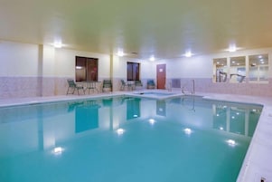 Piscina interior, piscina exterior 