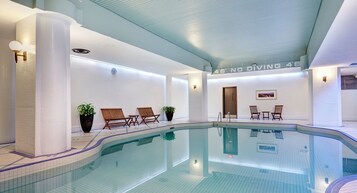 Piscina interior, piscina exterior 