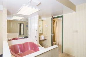 Ramada BY Wyndham Niagara Falls BY THE River in Niagara Falls - Hotels.com