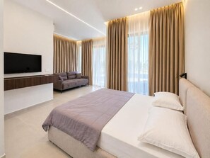 Quarto Duplo Deluxe, varanda, vista para o mar | Secretária, Wi-fi grátis 