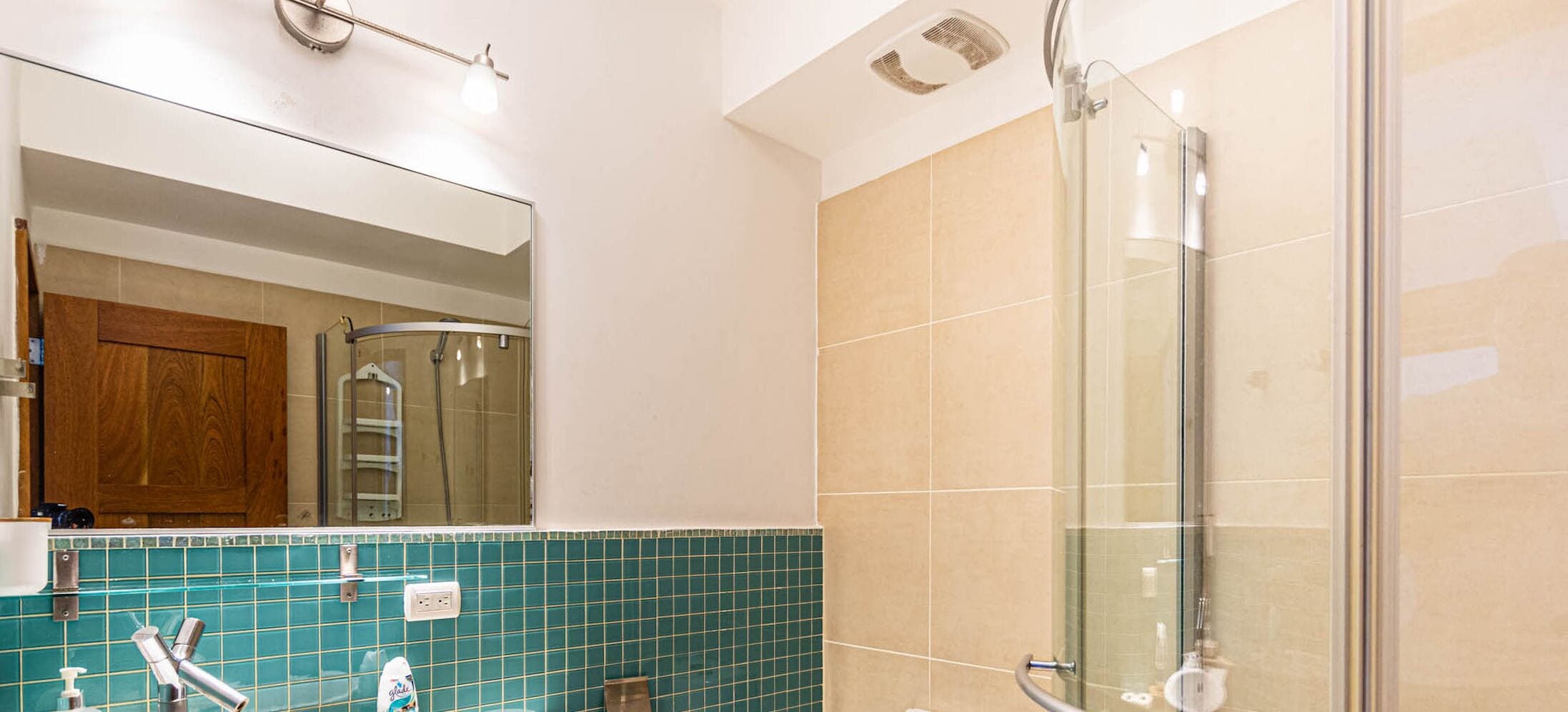 Apartamento, 2 quartos, varanda, vista para o jardim | Casa de banho