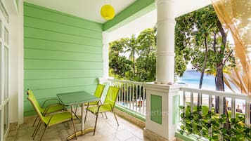 Apartamento, 2 quartos, varanda, vista para o lago | Varanda