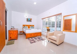 Quarto Duplo Premium, vista para o jardim | Secretária, Wi-fi grátis 