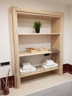 Quarto Duplo Básico, varanda, Vista para a cidade | Interior