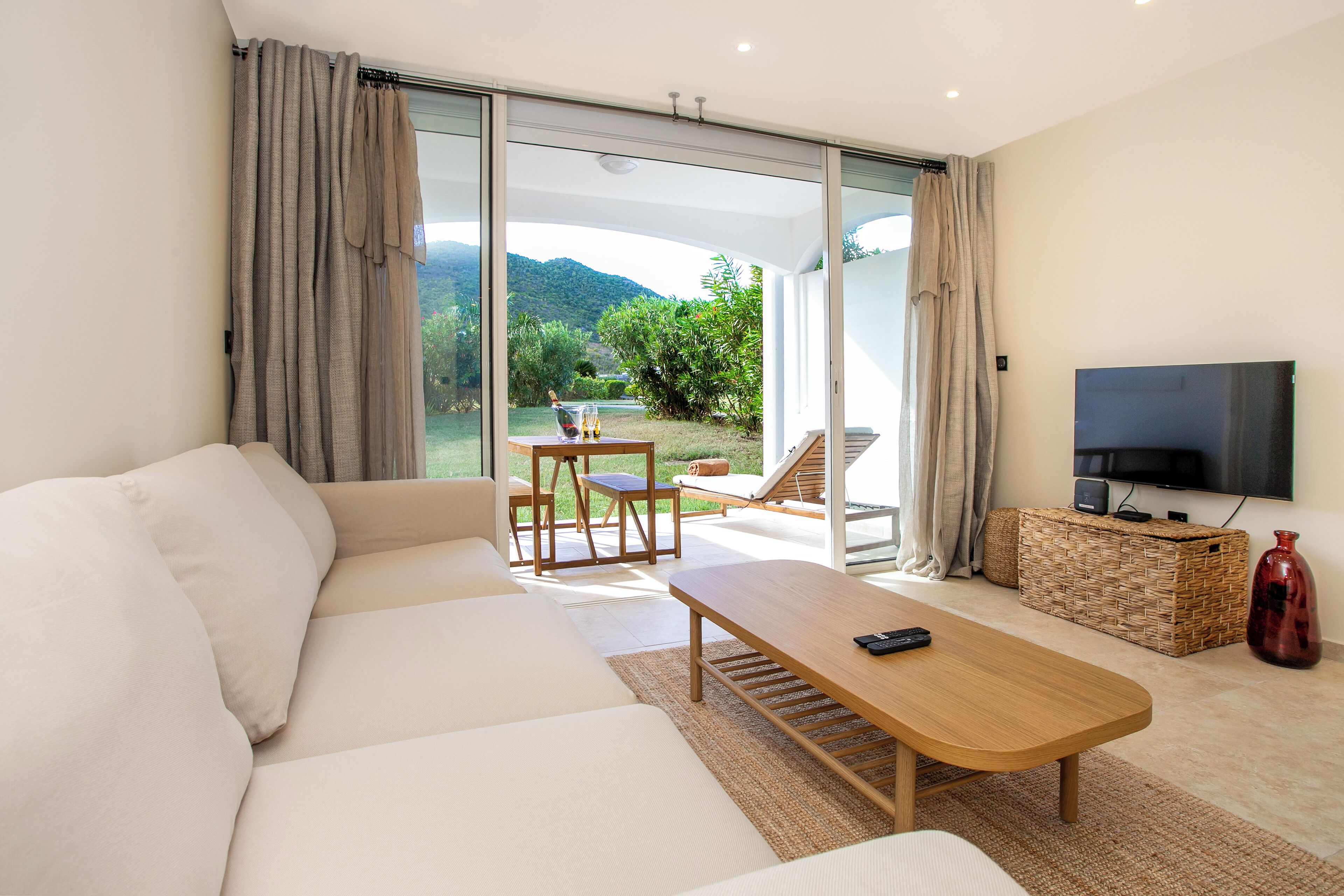 Suíte estúdio luxo, vista para o jardim | Área de estar