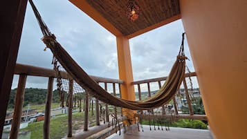 Suite Superior, várias camas, varanda, vista para a praia | Terraço/pátio interior