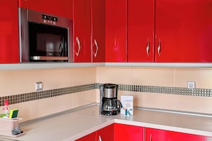 Apartamento, vista para a montanha | Cozinha privada | Uma cafeteira/bule, uma chaleira elétrica 