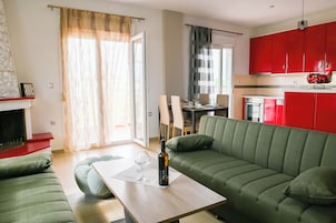 Apartamento, vista para a montanha | Sala de estar | Smart TV 
