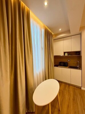 Quarto Duplo Comfort, varanda, Vista para a cidade | Interior