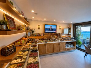 Café da manhã com buffet todos os dias mediante uma taxa
