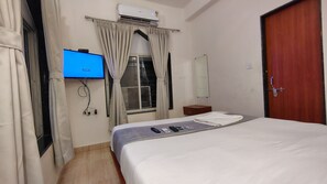 Quarto Duplo Standard, 1 cama de casal, Vista para a cidade | Secretária, ferro/tábua de engomar, Wi-fi grátis 