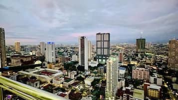 Estúdio, 1 cama queen-size, casa de banho privativa, Vista para a cidade | Interior