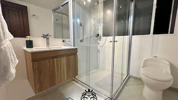 Quarto casal luxo, vista para a cidade | Banheiro