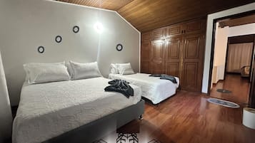 Quarto casal luxo, vista para a cidade | Wi-Fi de cortesia