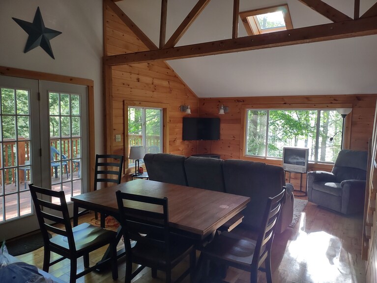Charming Cottage 2 Bedroom, Ac, Loft, Deck Screened Porch, Lake View In Monmouth - Maine