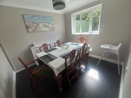 Casa, 4 quartos, sacada | Sala de jantar
