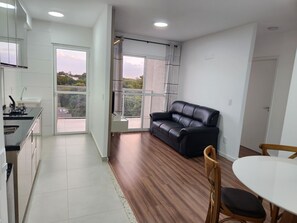 Apartamento Comfort, 2 quartos, varanda, vista para o pátio | Interior