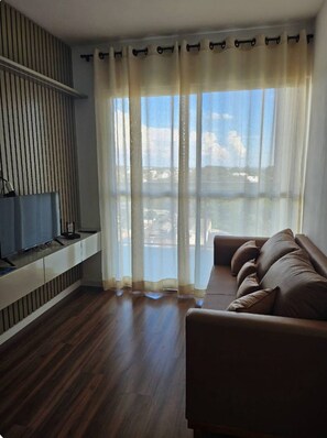 Apartamento Comfort, 2 quartos, varanda, vista para o pátio | Sala de estar