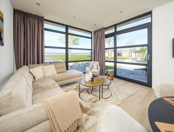 Luxury 4 Guests Villa With Sunny Garden - Workum