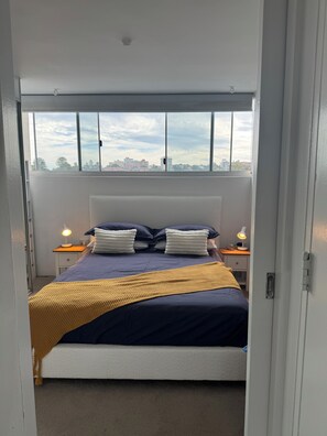 Apartamento conforto, ar-condicionado, vista para o oceano | Quartos à prova de som, ferros/tábuas de passar roupa, Wi-Fi de cortesia