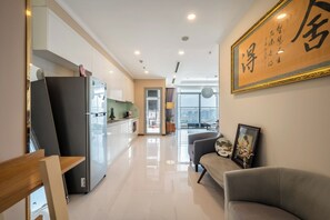 Apartamento clássico, vista para a cidade | Área de estar