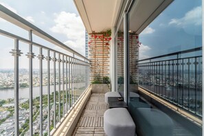 Apartamento luxo, 2 quartos, sacada, vista para a cidade | Vista da sacada