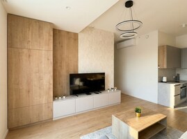 Apartamento básico | Cozinha privada | Geladeira, micro-ondas, fogão, cooktop