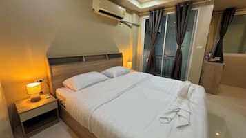 Quarto Clássico com Cama de Casal, varanda | Secretária, Wi-fi grátis