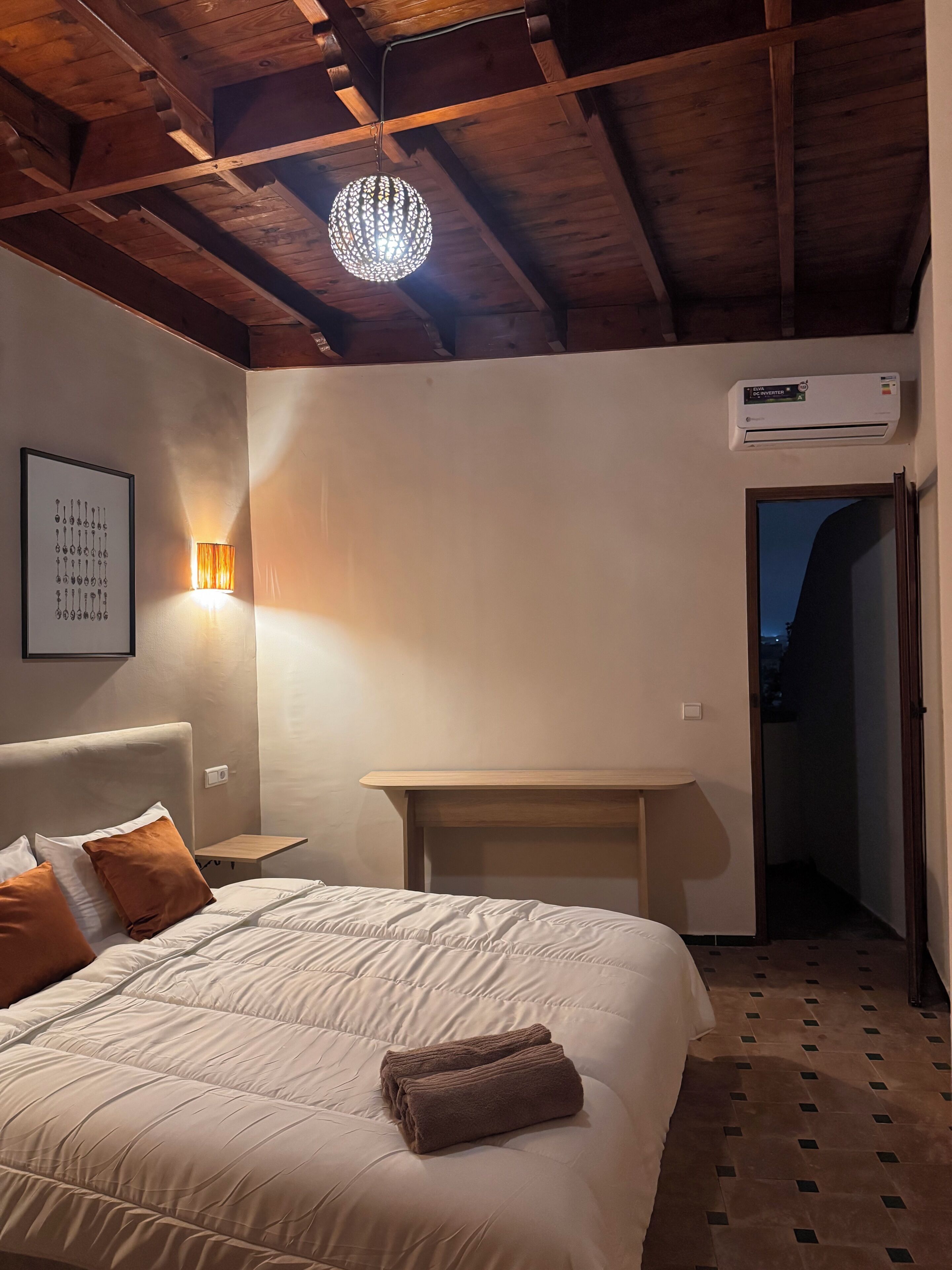 Quarto casal conforto, sacada, vista para o jardim | Roupas de cama premium