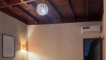 Quarto casal conforto, sacada, vista para o jardim | Roupas de cama premium