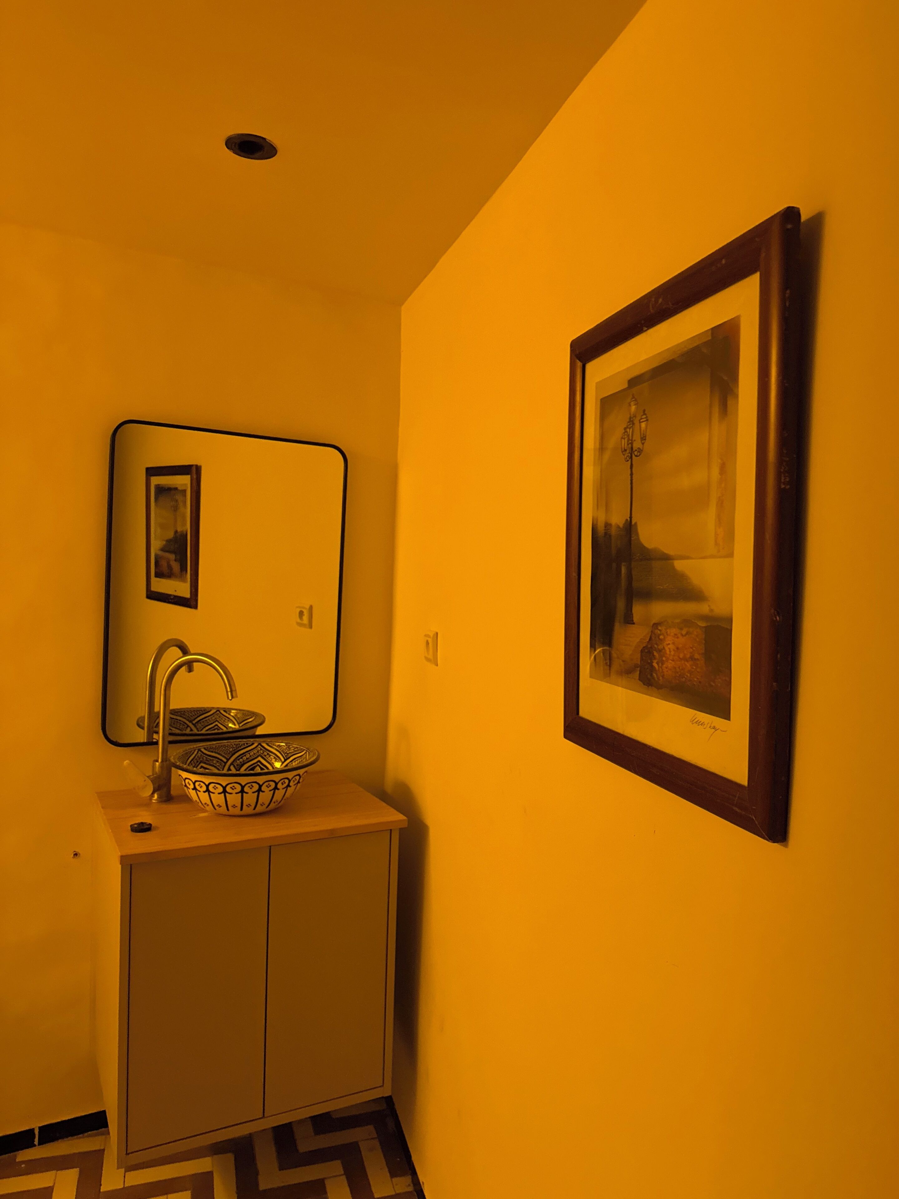 Quarto triplo conforto, sacada, vista para o jardim | Banheiro