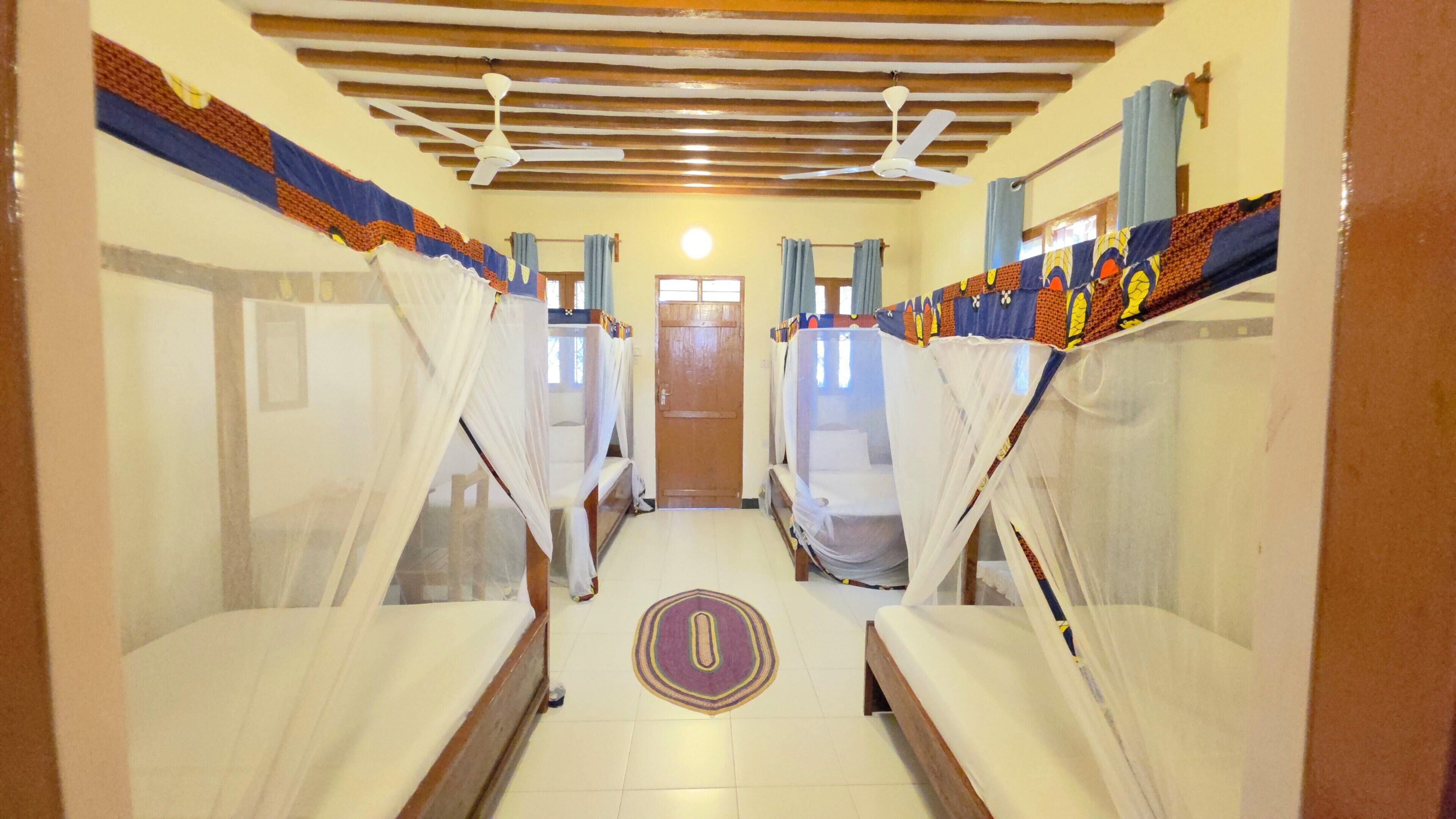 Cofre no quarto, secretária 