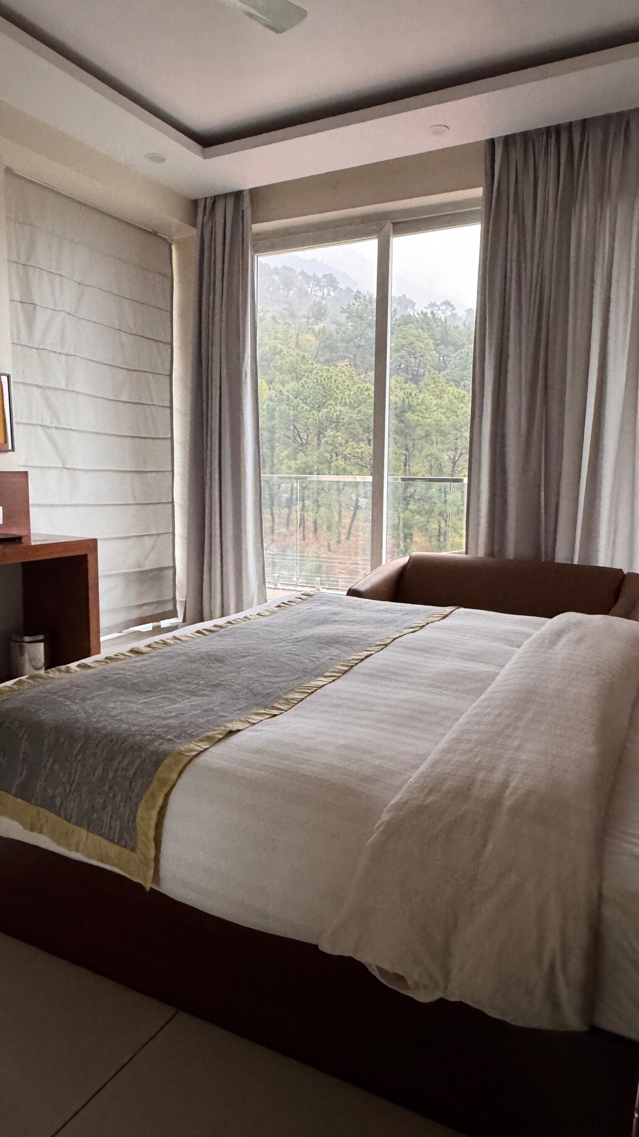 Quarto família, vista para a cidade | Escrivaninha, Wi-Fi de cortesia, roupa de cama
