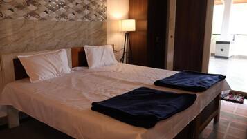 Quarto casal ou duplo luxo, sacada, vista para o rio | Quartos à prova de som, Wi-Fi de cortesia
