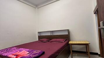 Quarto casal luxo, vista para a cidade | Escrivaninha, Wi-Fi de cortesia