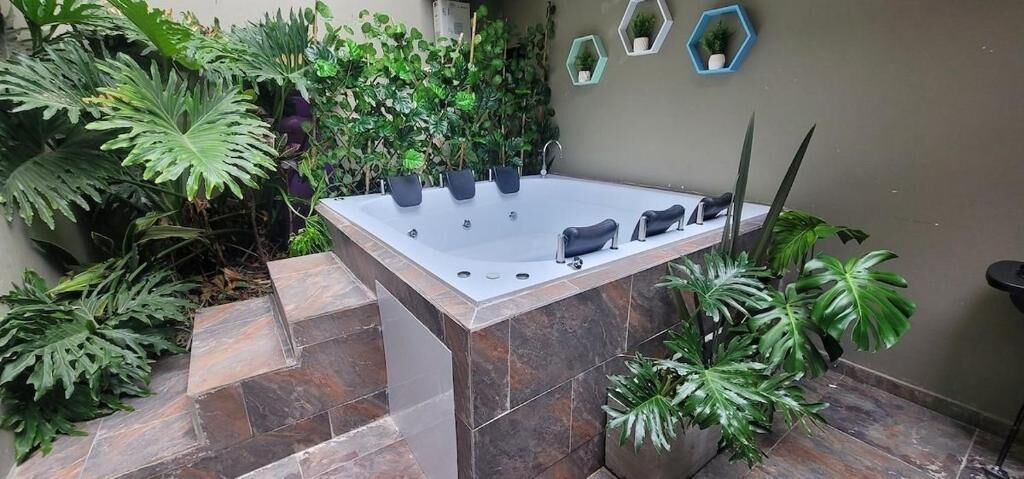 Banheira de hidromassagem interior