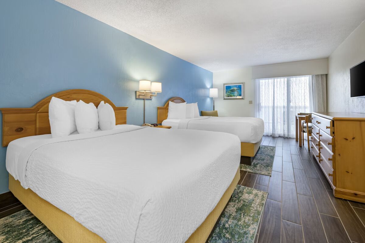 Coastal Retreat W/ Pool And Parking Near Boardwalk & Ocean Walk Shops - Ormond Beach, FL