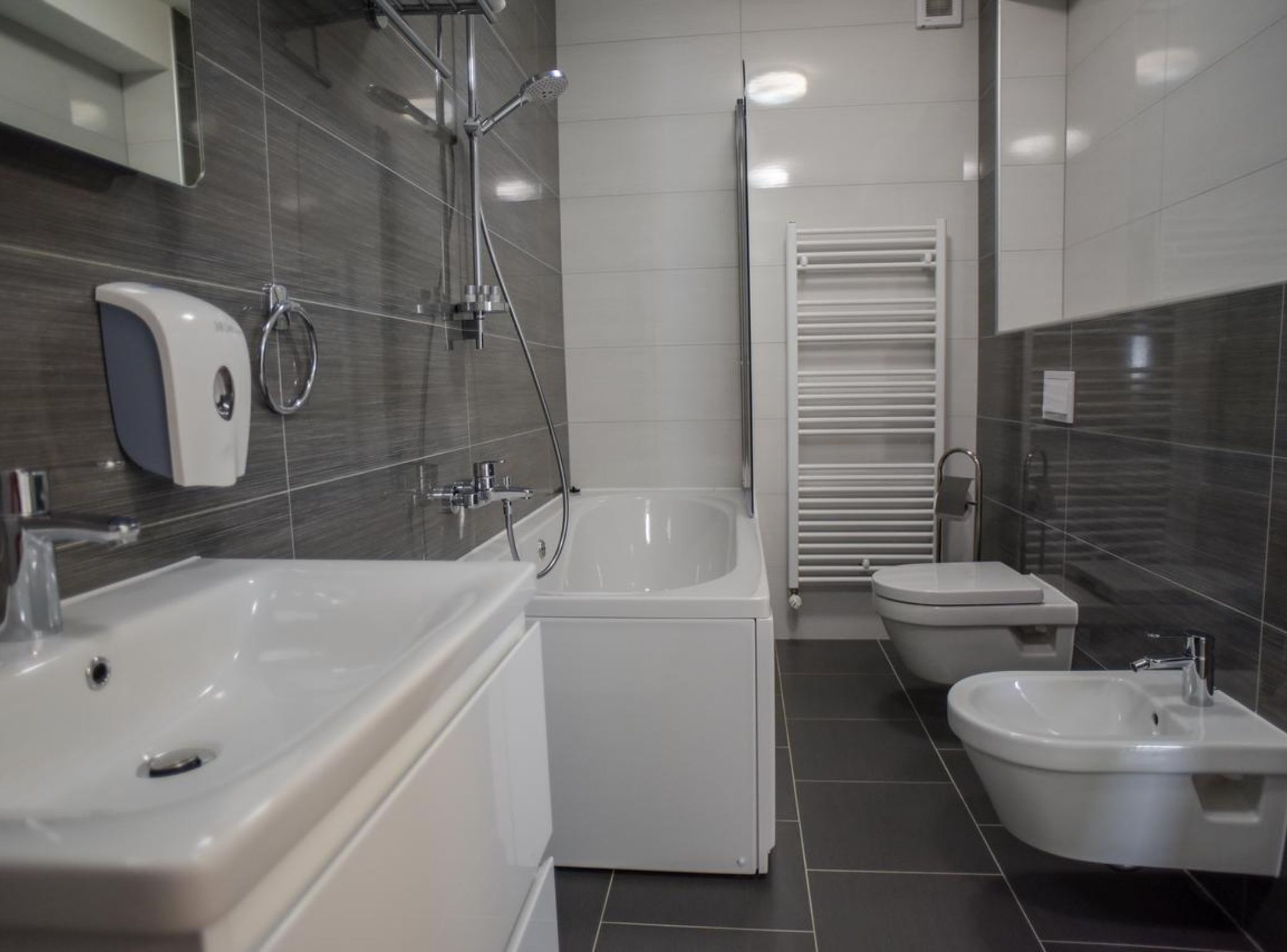 Quarto Duplo (Double Room) | Casa de banho | Toalhas fornecidas 