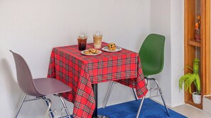 Quarto básico, 1 quarto (308 (Mountain View, Pet-Friendly)) | 1 quarto, Wi-Fi de cortesia