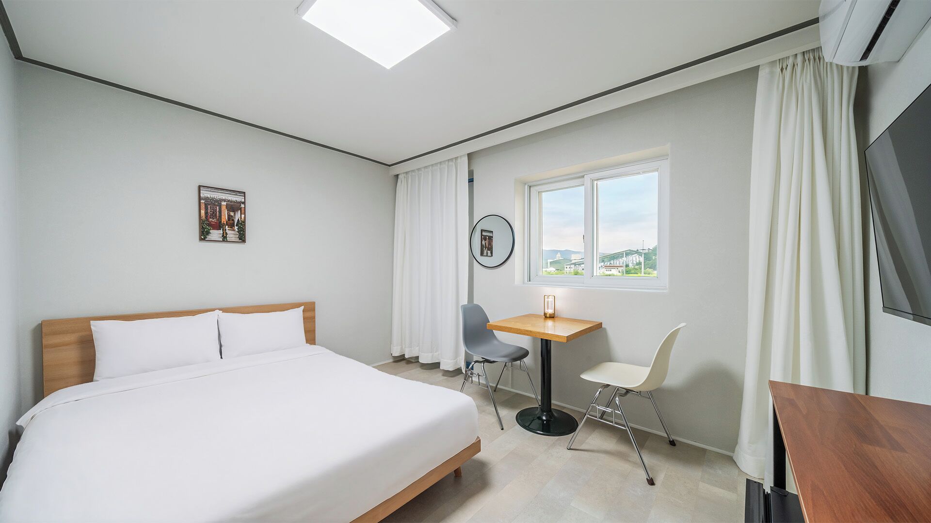 Quarto básico, 1 quarto (305 (Mountain View, Pet-Friendly)) | 1 quarto, Wi-Fi de cortesia