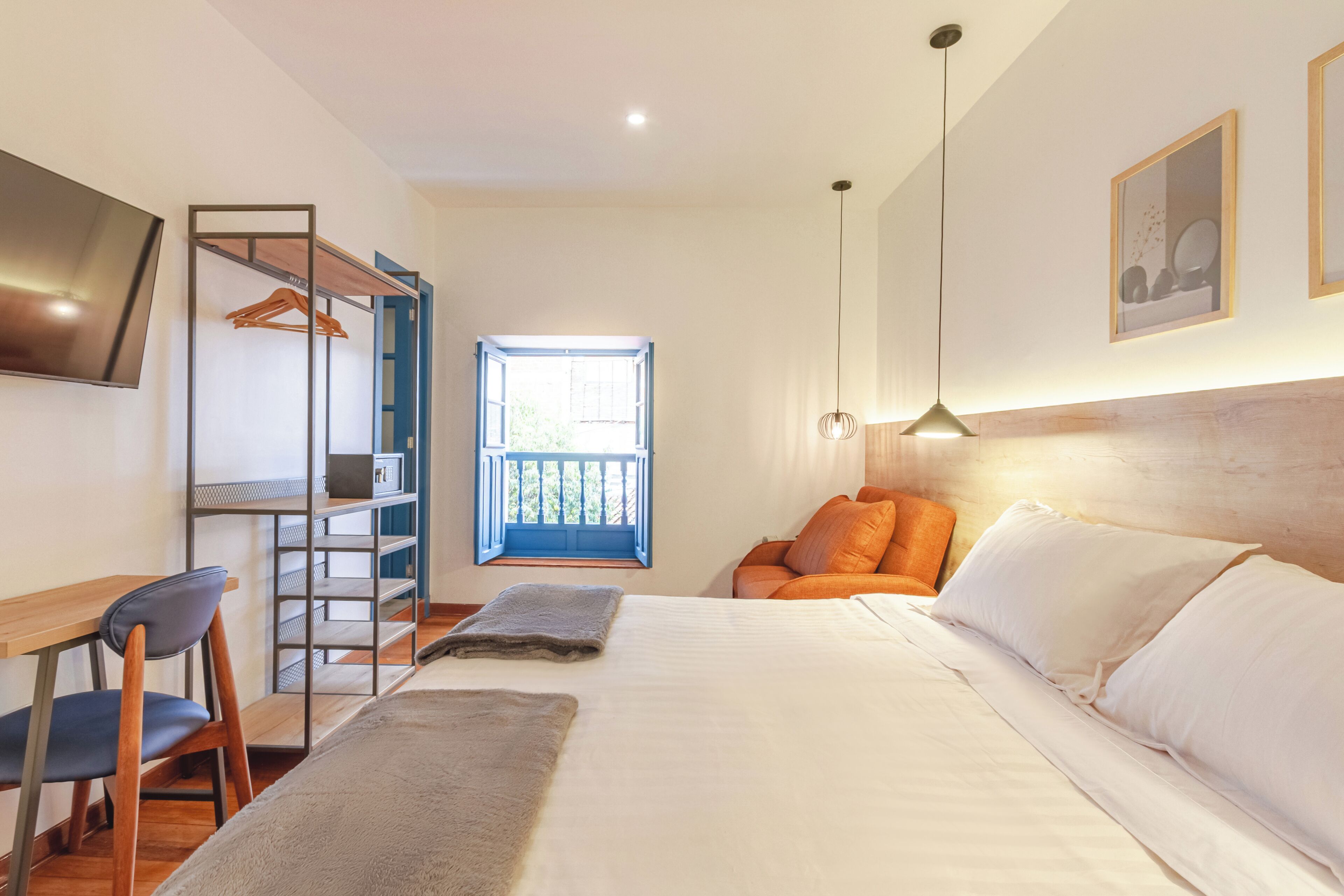 Quarto Deluxe | Cofre no quarto, secretária 