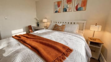 Quarto Comfort, 1 cama queen-size, não fumadores, casa de banho partilhada | Wi-fi grátis, roupa de cama fornecida