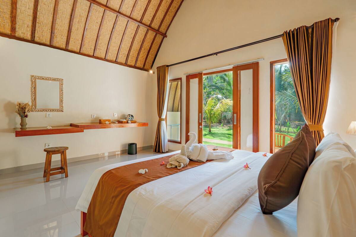 Casa de campo, sacada, vista para o jardim | Wi-Fi de cortesia, roupa de cama