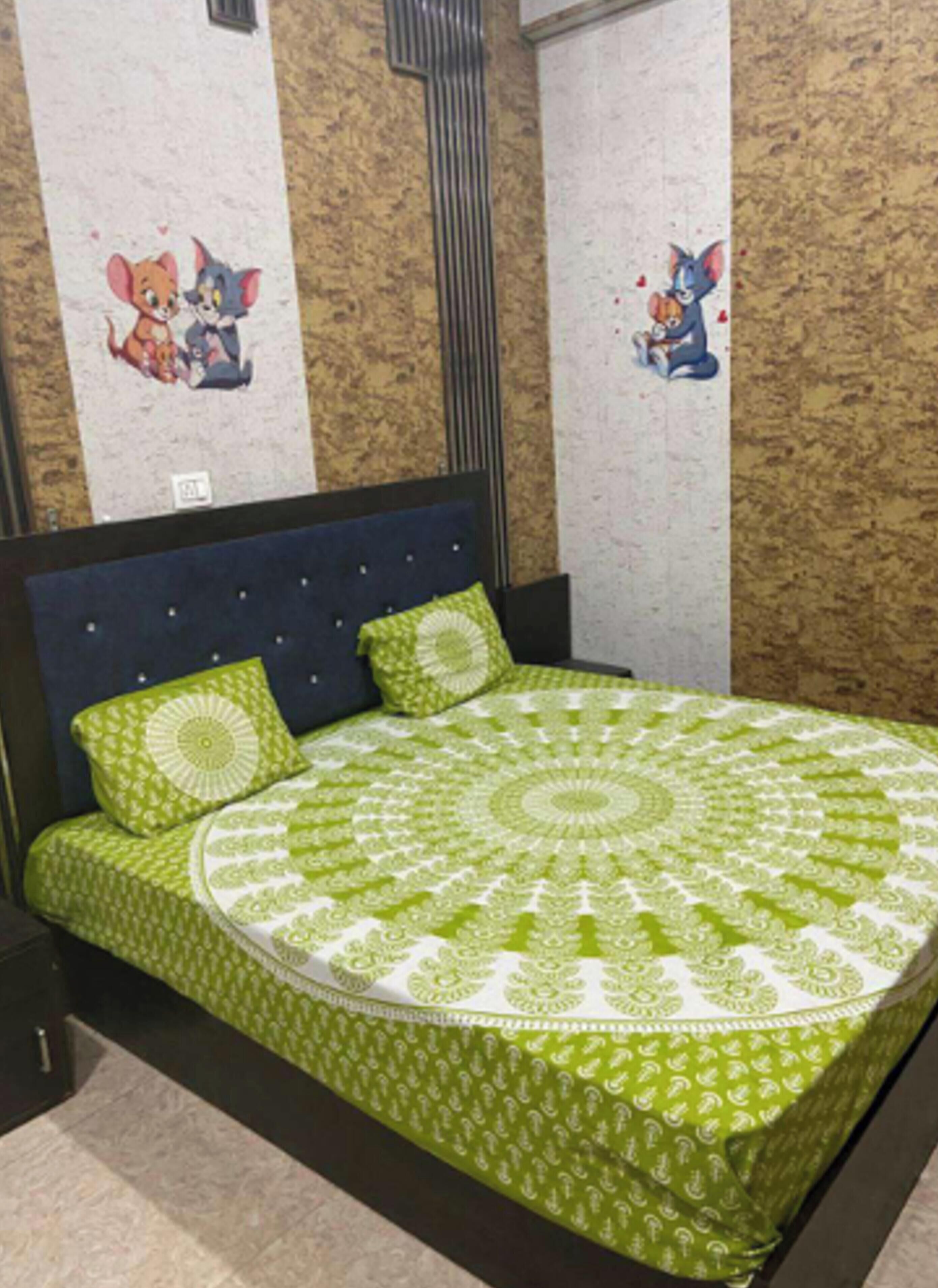 Quarto Deluxe | Casa de banho | Um polibã, toalhas fornecidas 