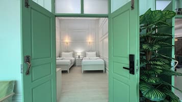 Quarto Twin de Luxo | Roupa de alta qualidade, edredões de penas, camas de colchão pillowtop