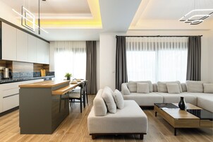 Duplex superluxo, sacada, vista para o mar | Cozinha privada | Geladeira grande, fogão, cooktop, lava-louças